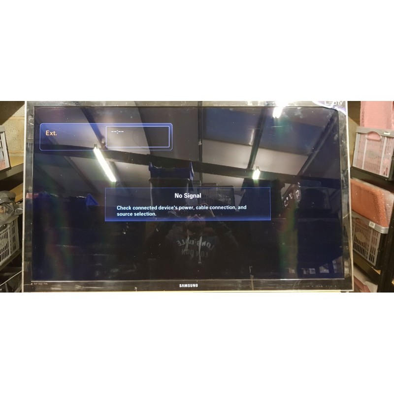 Samsung TV 55" UE55C6000RKXXU working with some scratches on panel and ...
