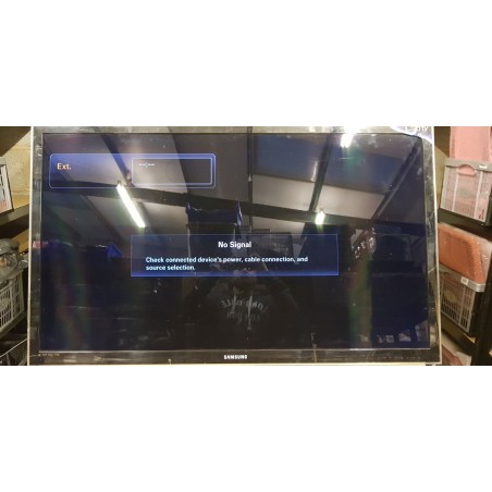 Samsung TV 55" UE55C6000RKXXU working with some scratches on panel and ...