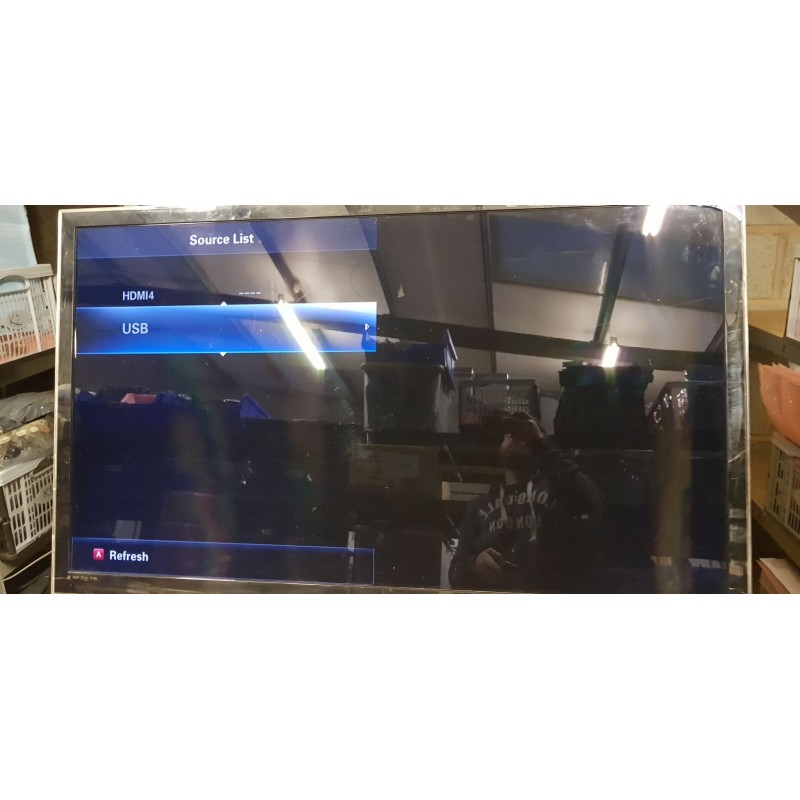 Samsung TV 55" UE55C6000RKXXU working with some scratches on panel and ...